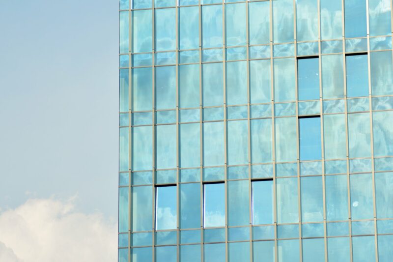 Monolithic Glass: The Ideal Choice for Strength and Clarity