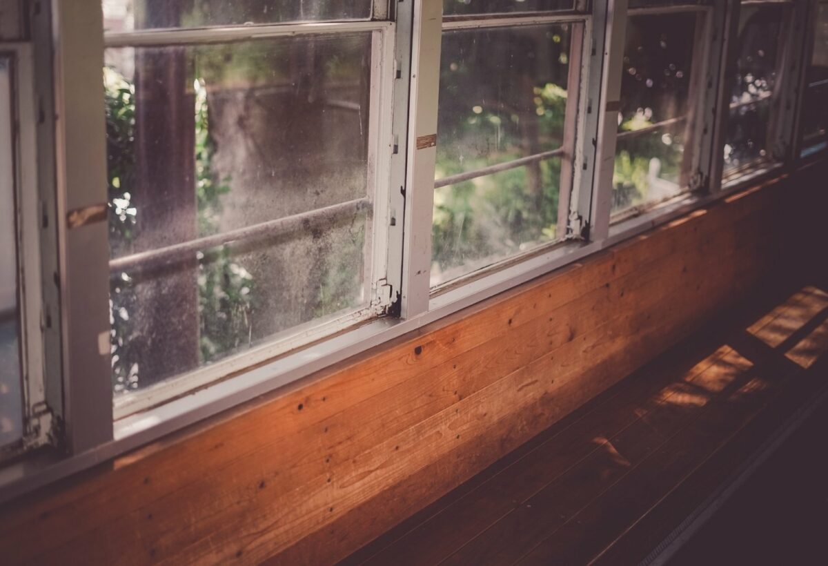 Monolithic Glass: The Ideal Choice for Strength and Clarity