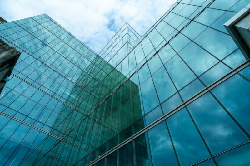 Monolithic Glass: The Ideal Choice for Strength and Clarity